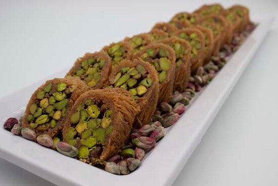 Kunafa roll with pistachio filling (Mabruma) – badr.se